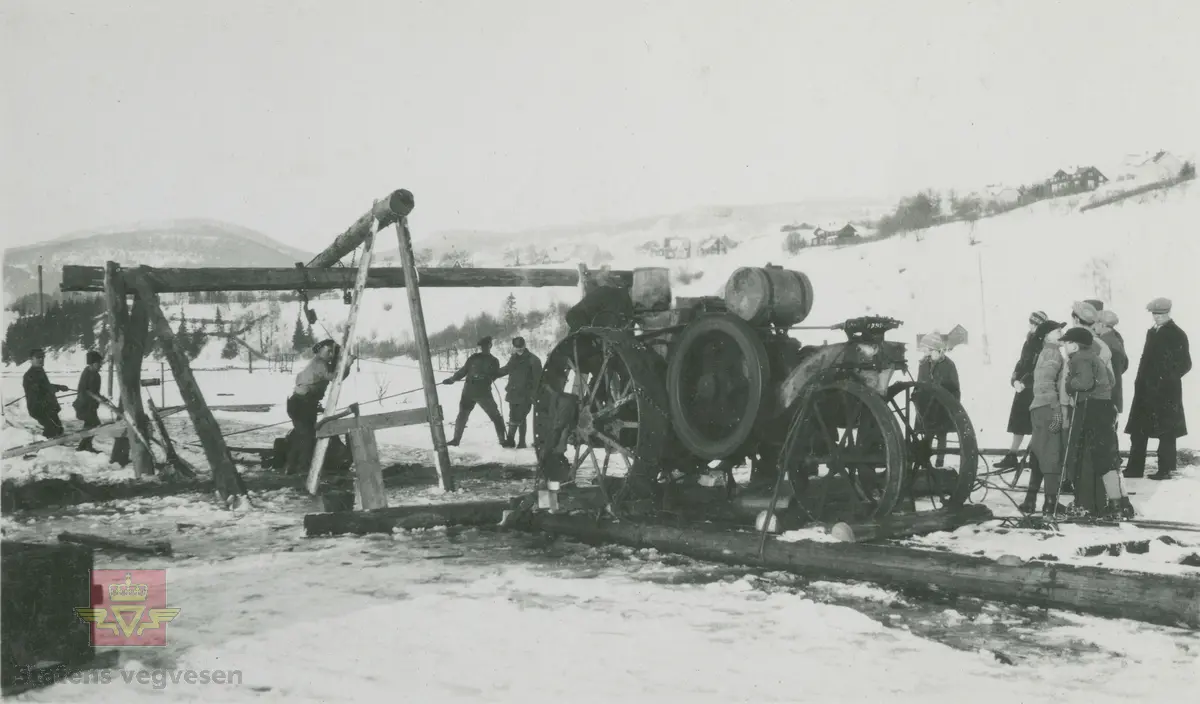 Ved oppbygging av Vingnesbrua på Lillehammer i perioden 1930-1934 ...