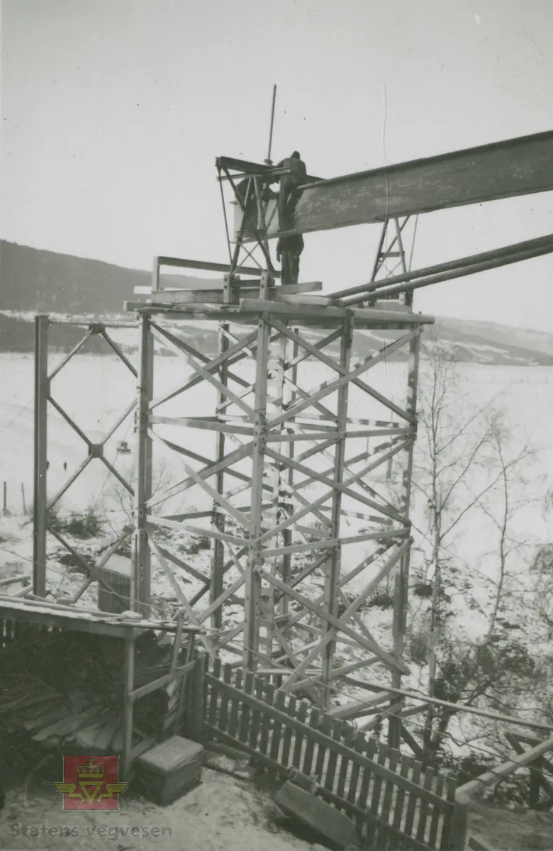 Vingnesbrua på Lillehammer under oppbygging i perioden 1930-1934 ...