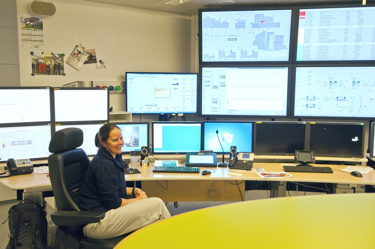 Kontrollrommet på Valhall PH. Kontrollromsoperatør Guro Vaagan har ...