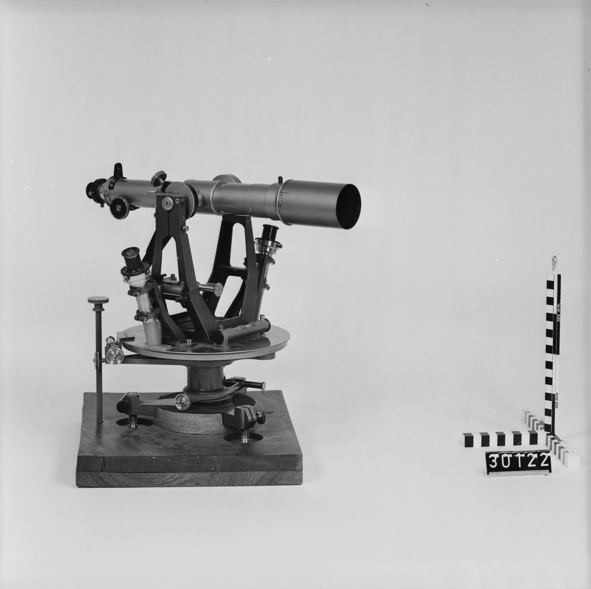 Teodolit, horisontal - Tekniska museet / DigitaltMuseum