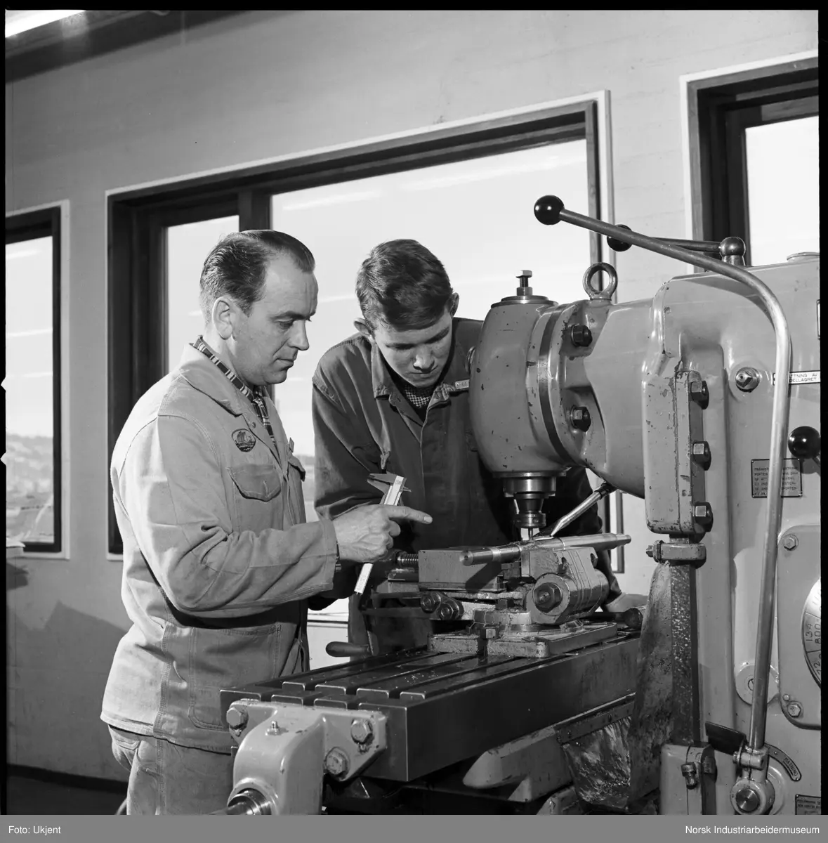 Maskinarbeid. - Norsk Industriarbeidermuseum / DigitaltMuseum