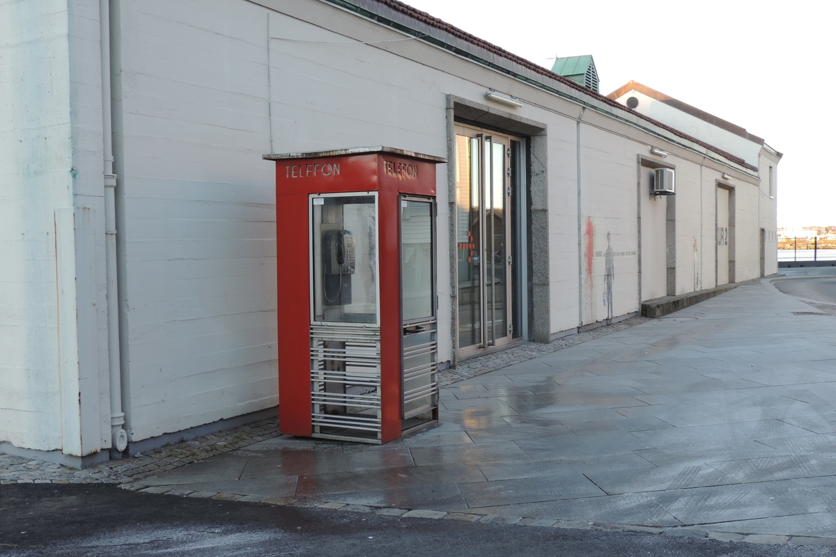 Telephone box in Stavanger - Telenor Kulturarv / DigitaltMuseum