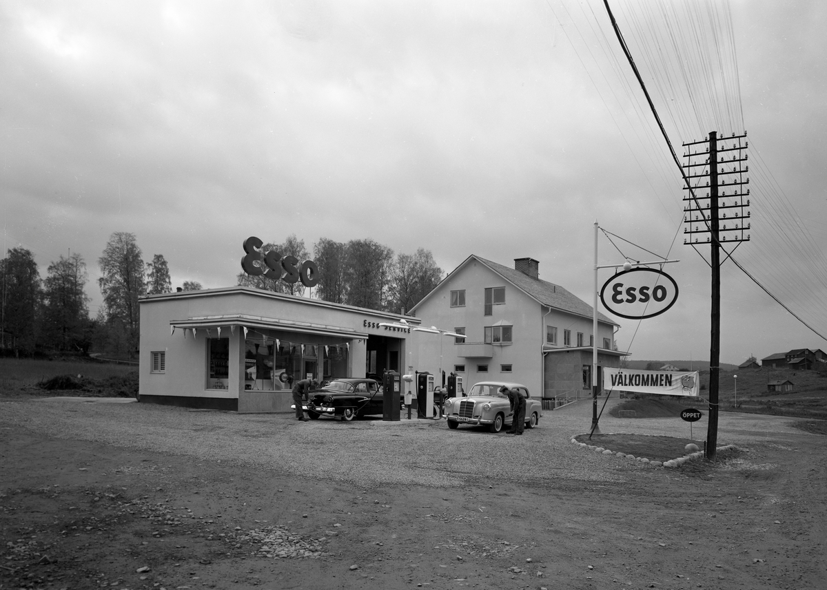 Esso-macken i Glava 1957. - Värmlands Museum / DigitaltMuseum