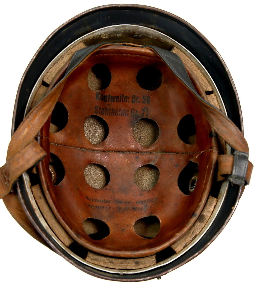 Hjelm,militær - Anno Glomdalsmuseet / DigitaltMuseum
