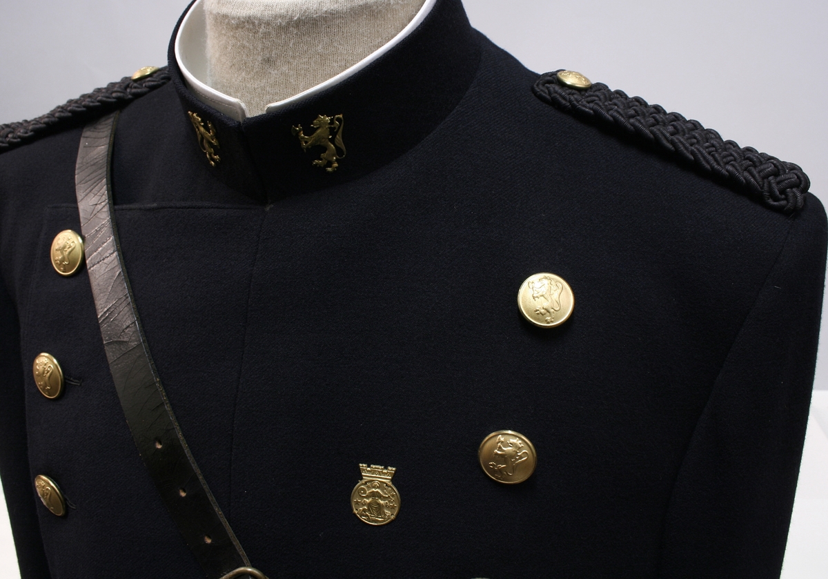 Politiuniform M/1935 - Justismuseet / DigitaltMuseum