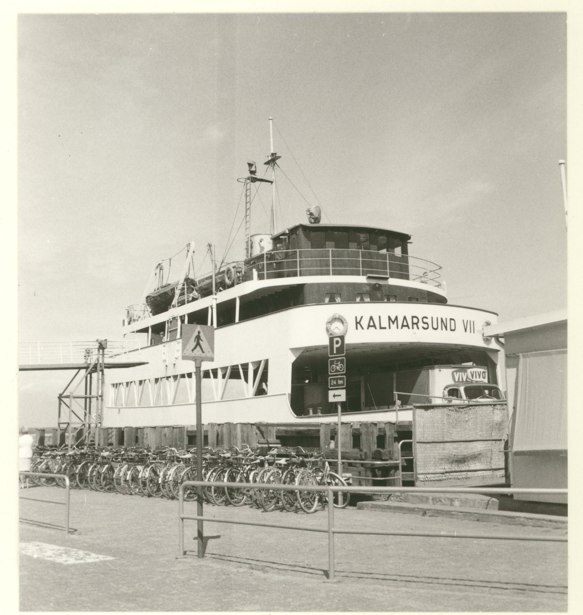 Kalmarsund VII i Färjestadens hamn. - Kalmar läns museum / DigitaltMuseum