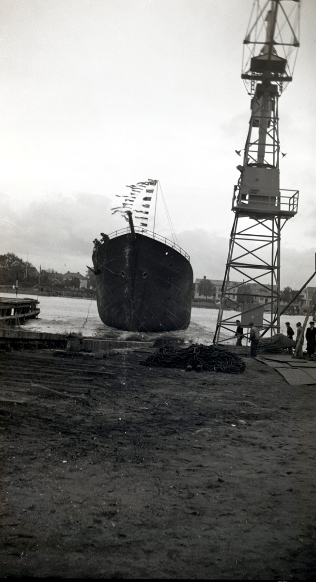 Sjösättning av fartyg på Kalmar varv med festligheter, 1940-talet ...