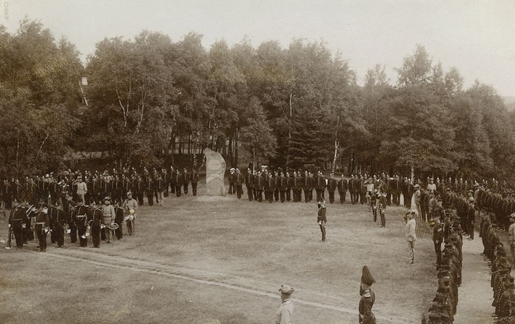 Enligt Bengt Lundins noteringar: "Kyrkparad med musikkår". - Bohusläns ...