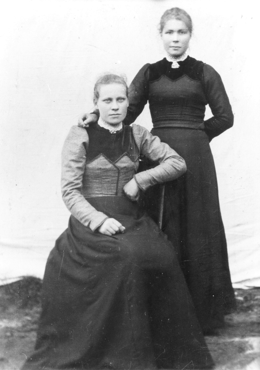 Mathilde Andersen og Ingeborg Hansen fra Rossfjord og Nordfjord ...