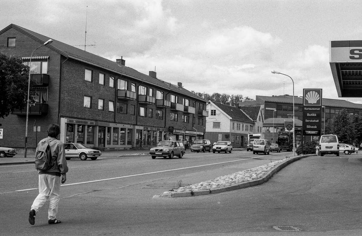 Bygninger langs Jernbaneveien i Ski sentrum. Ski bygg, Lekehuset ...