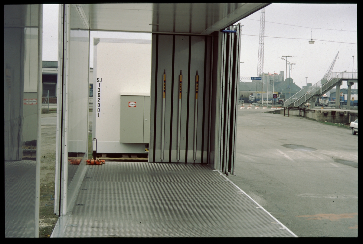 Interiör av container. - Järnvägsmuseet / DigitaltMuseum