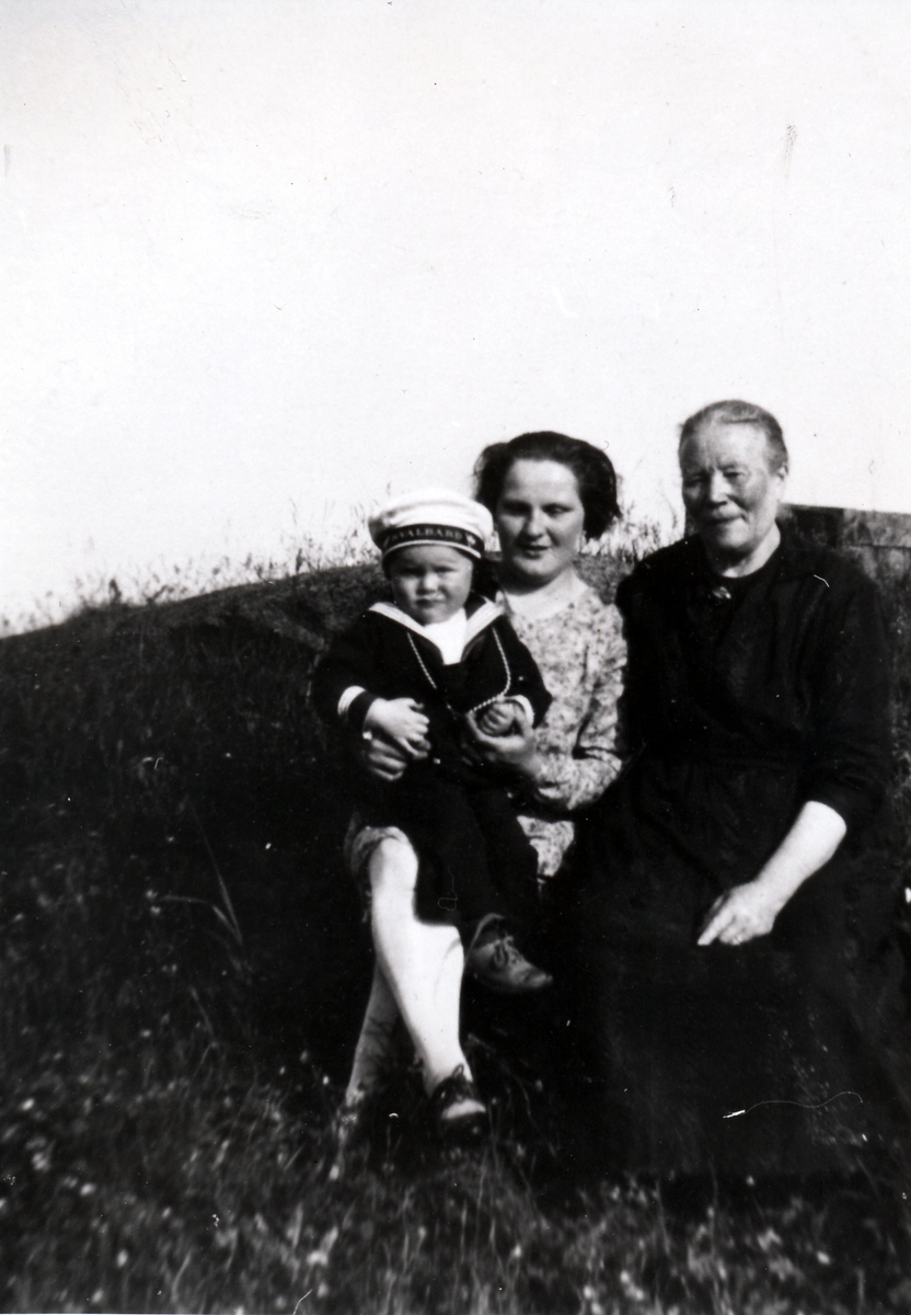 Kristoffer Stangnes, Agnes Olsen og Kristianne Stangnes. Tranøy 1930 ...