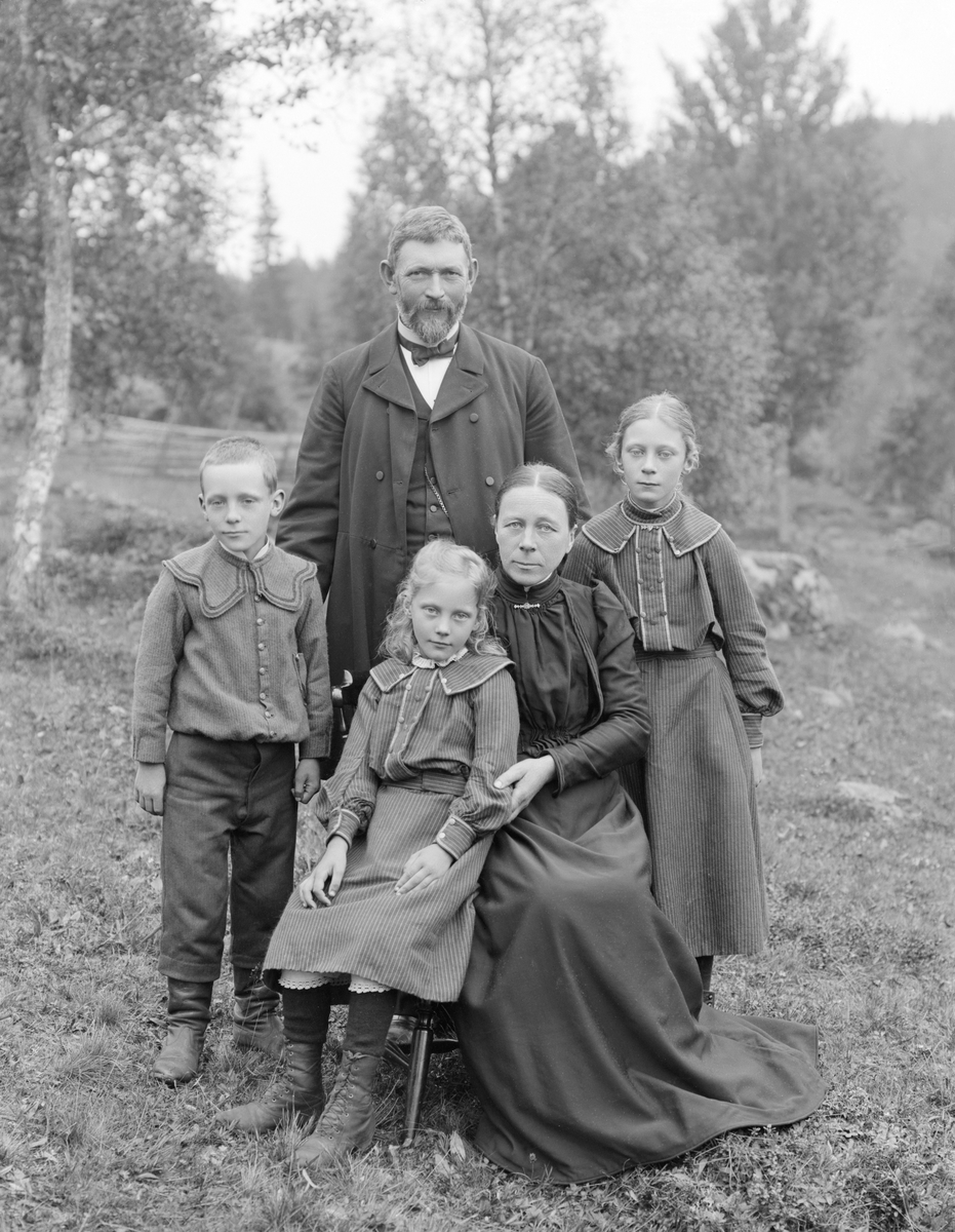 Familjen Andersson i Gluggebo - Östergötlands museum / DigitaltMuseum
