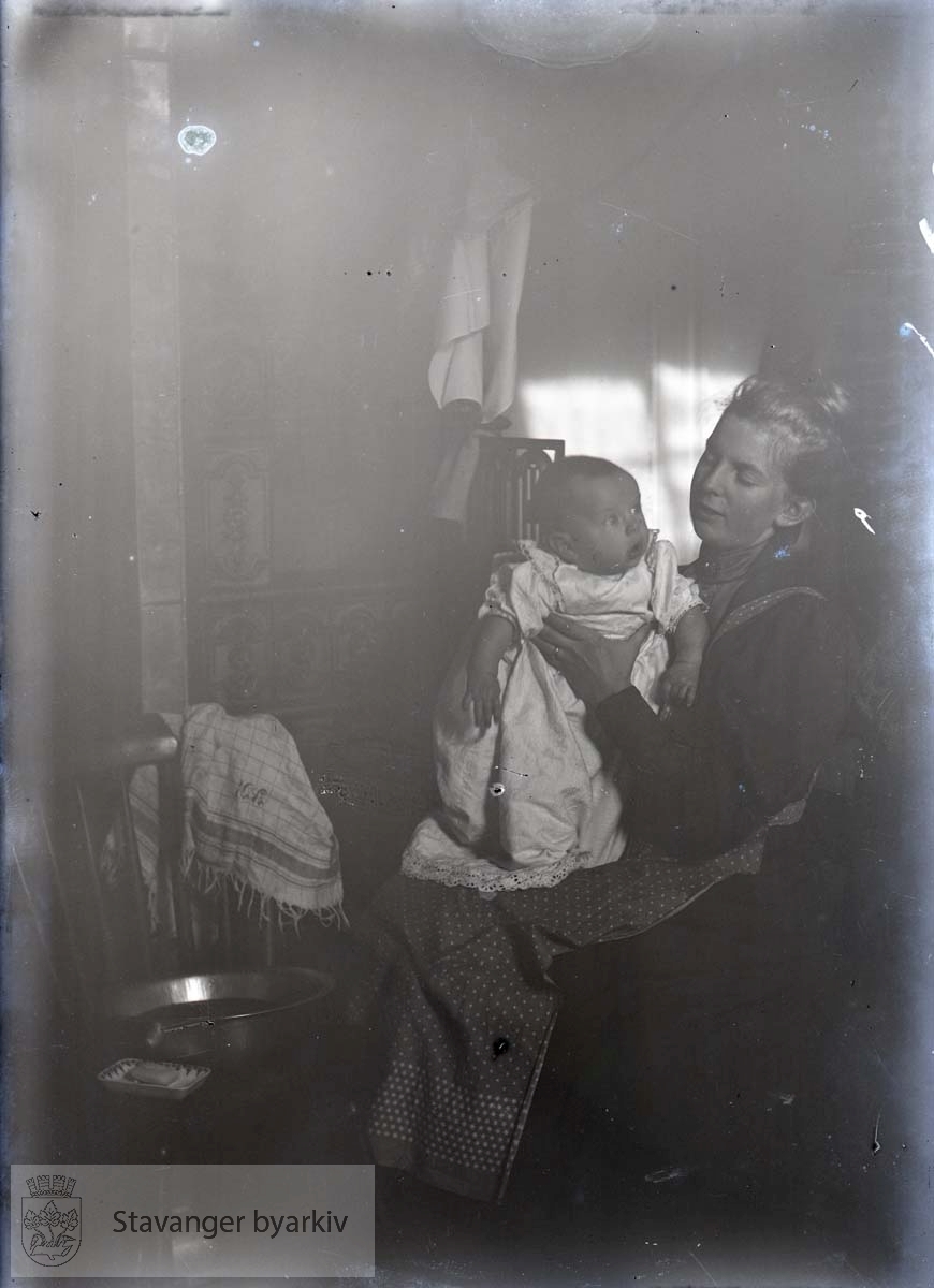 Anna Berner med barn - Stavanger byarkiv / DigitaltMuseum