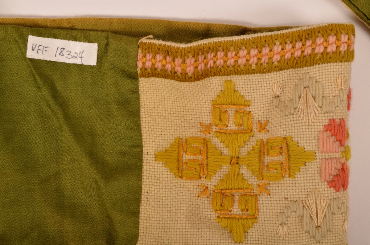 Brettholder - Valdres Folkemuseum / DigitaltMuseum