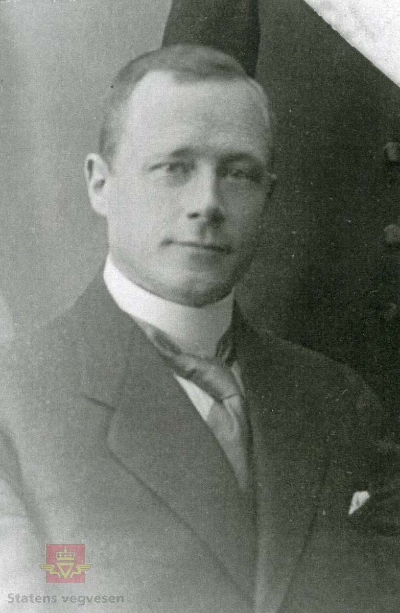 Minnestøtte over ingeniør Paul Kristian Holst avduket 1933 - Norsk ...