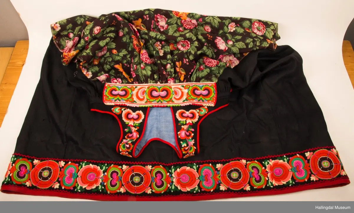 Hallingbunad - Hallingdal Museum / DigitaltMuseum
