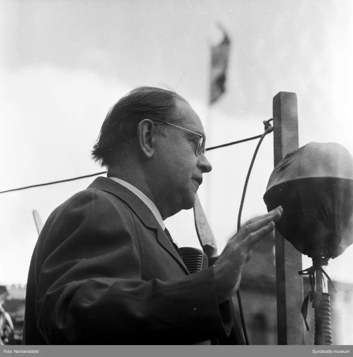 Tage Erlander första maj-talar på torget. - Sundsvalls museum ...