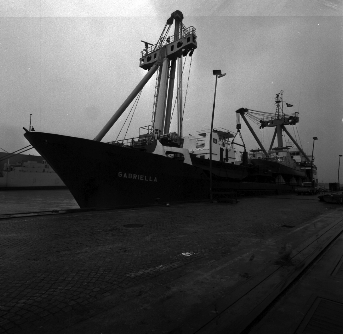 CG 27 Lyft av CG 27 till lastfartyg - Marinmuseum / DigitaltMuseum