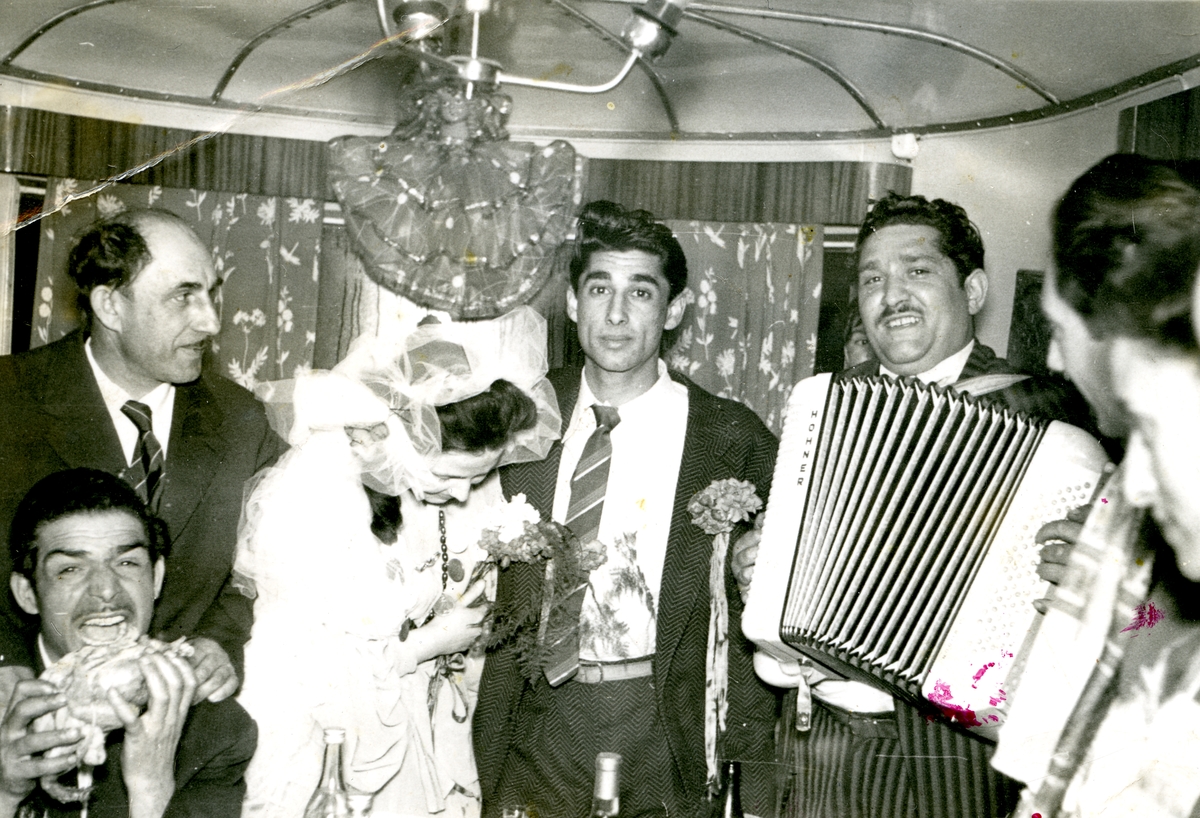 Bland svenska romer har det varit vanligt att religiösa riter såsom ...