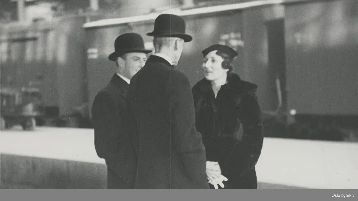 Oslo Prins Carl og prinsesse Ingeborg kommer på besøk og mottas ...