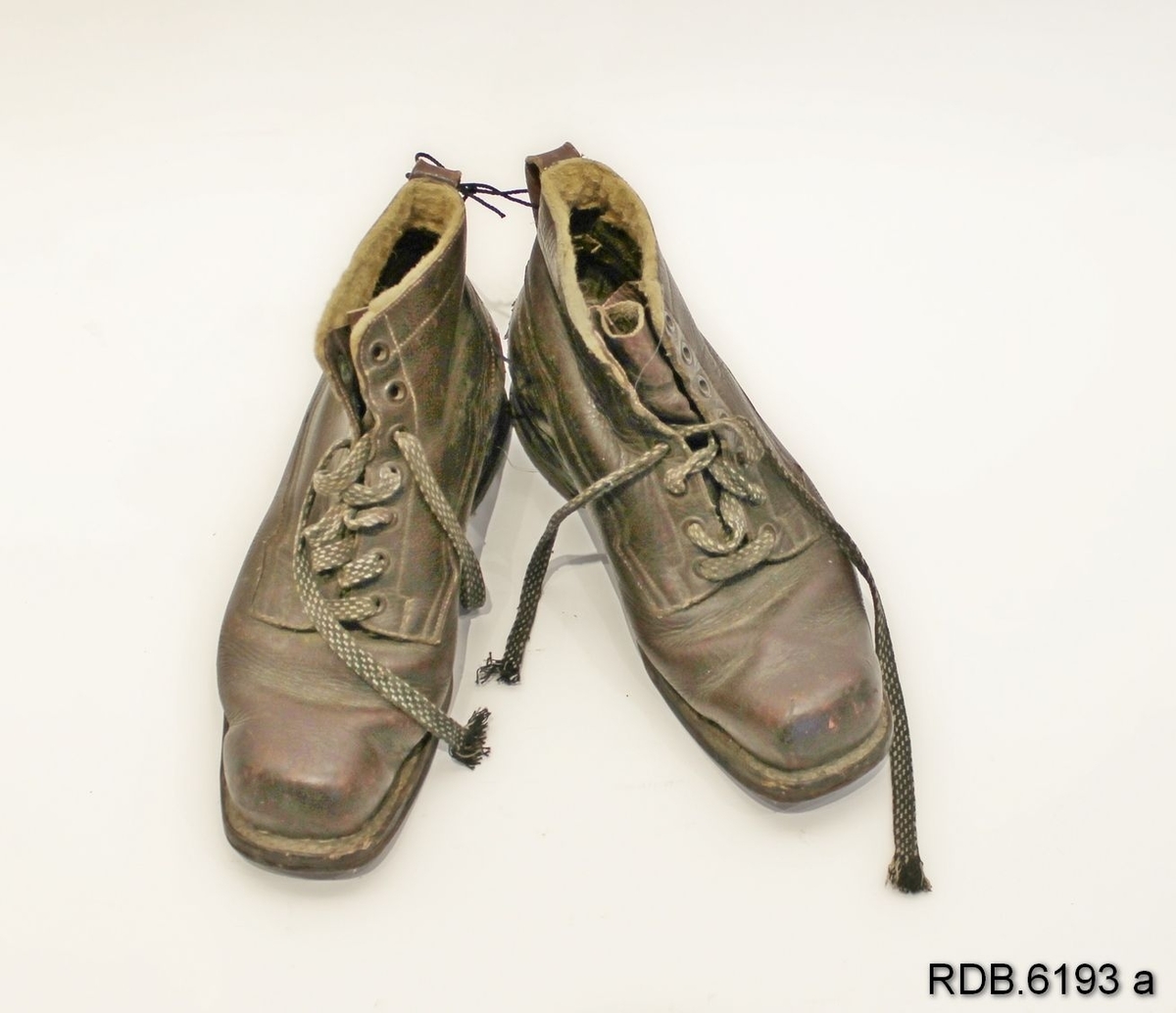 Sko, et par - Rindal Skimuseum / DigitaltMuseum