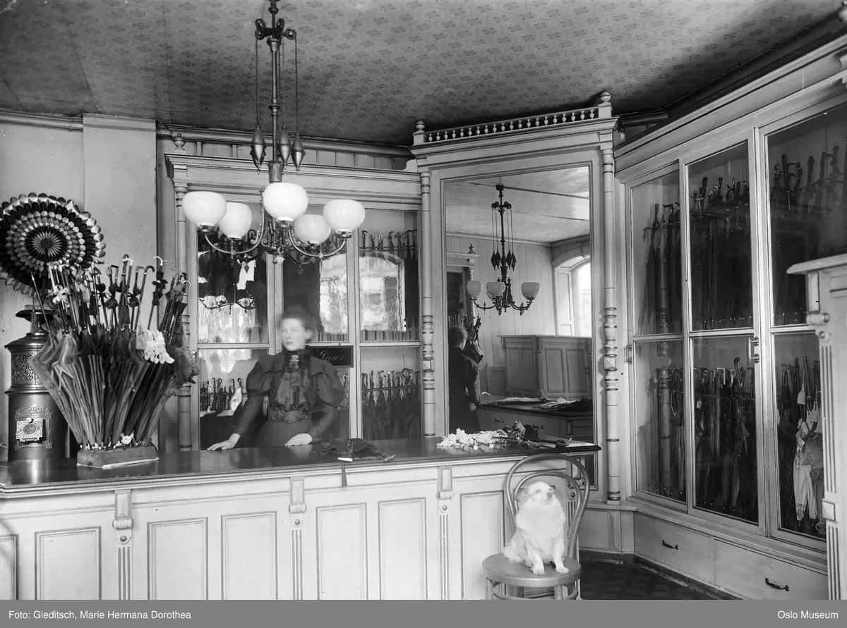 Christiania paraply- og parasollfabrikks utsalg. - Oslo Museum ...