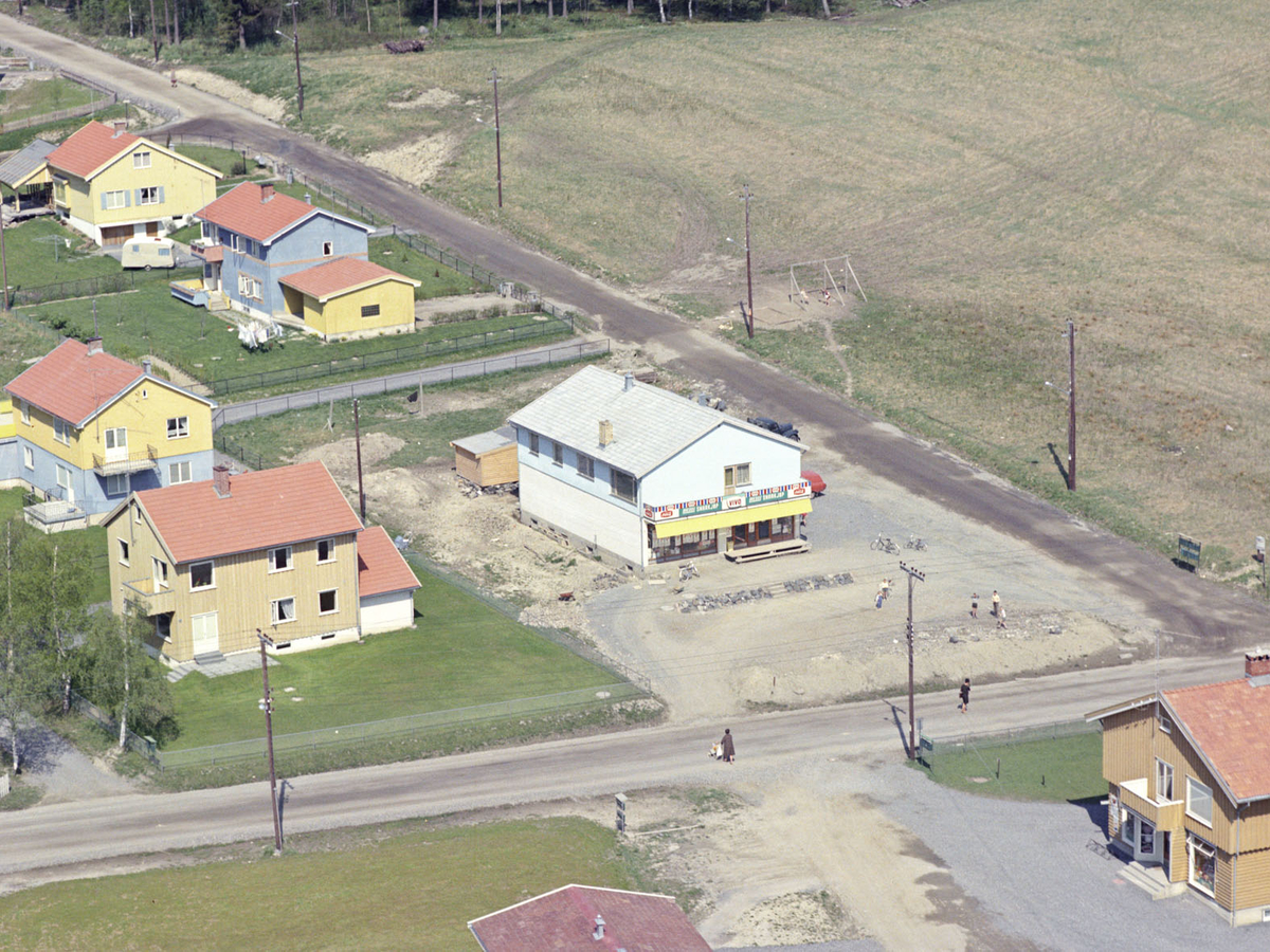 BREDDE SNARKJØP PÅ HJØRNET AV GAMLEVEIEN/TÄBY VEI. BOLIGER PÅ BREDDE ...