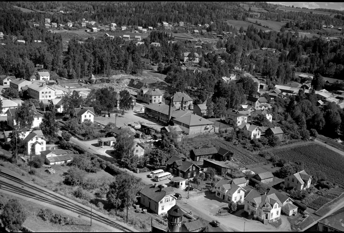 Flyfoto av Moelv sentrum. - Anno Domkirkeodden / DigitaltMuseum