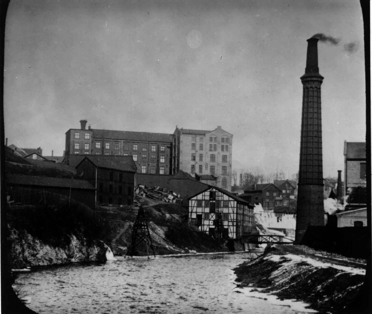 Sagene, Oslo 1905. Fabrikker ved fossene. Graahs Spinneri ved Akerselva ...
