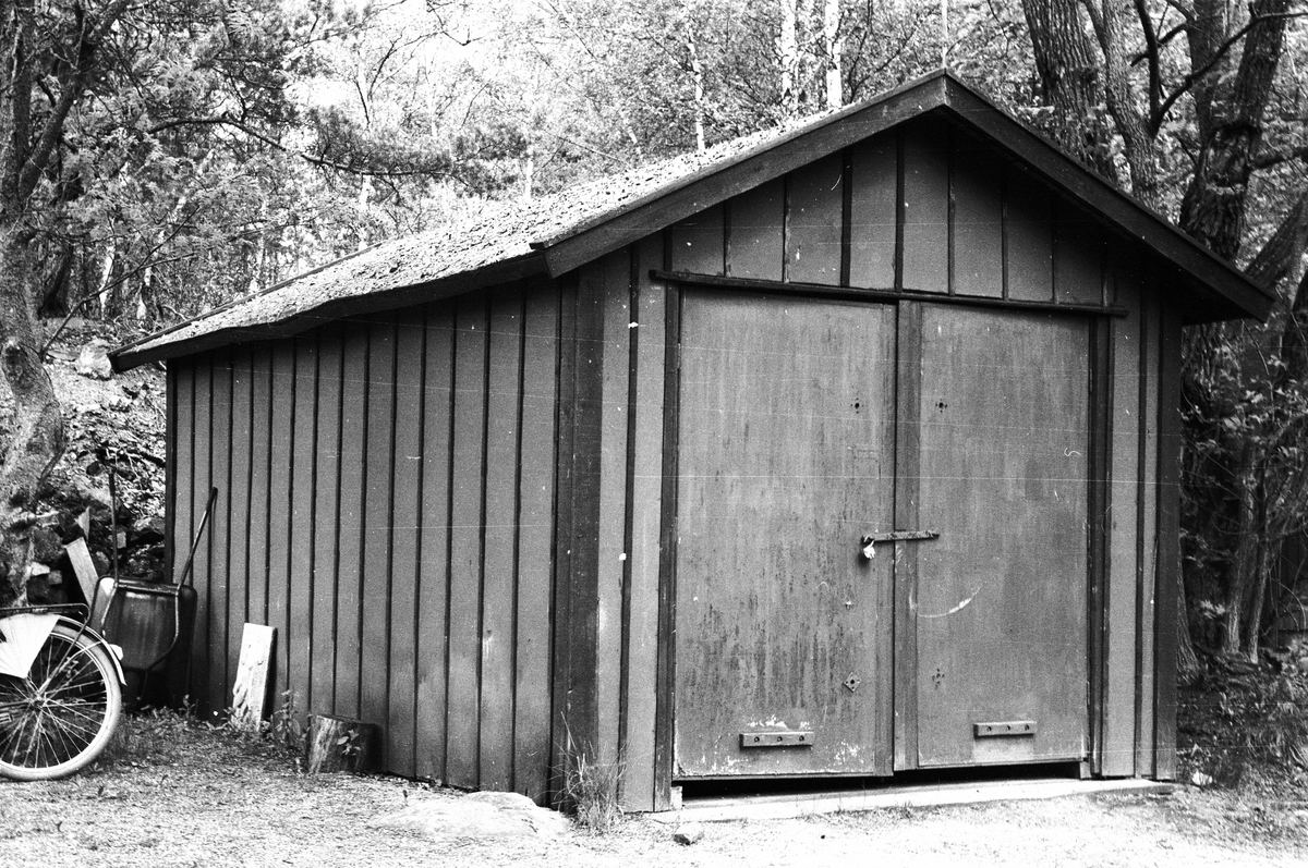 Garage, Lenaberg 1:11 och 1:12, Stenby, Lena socken, Uppland 1977 ...