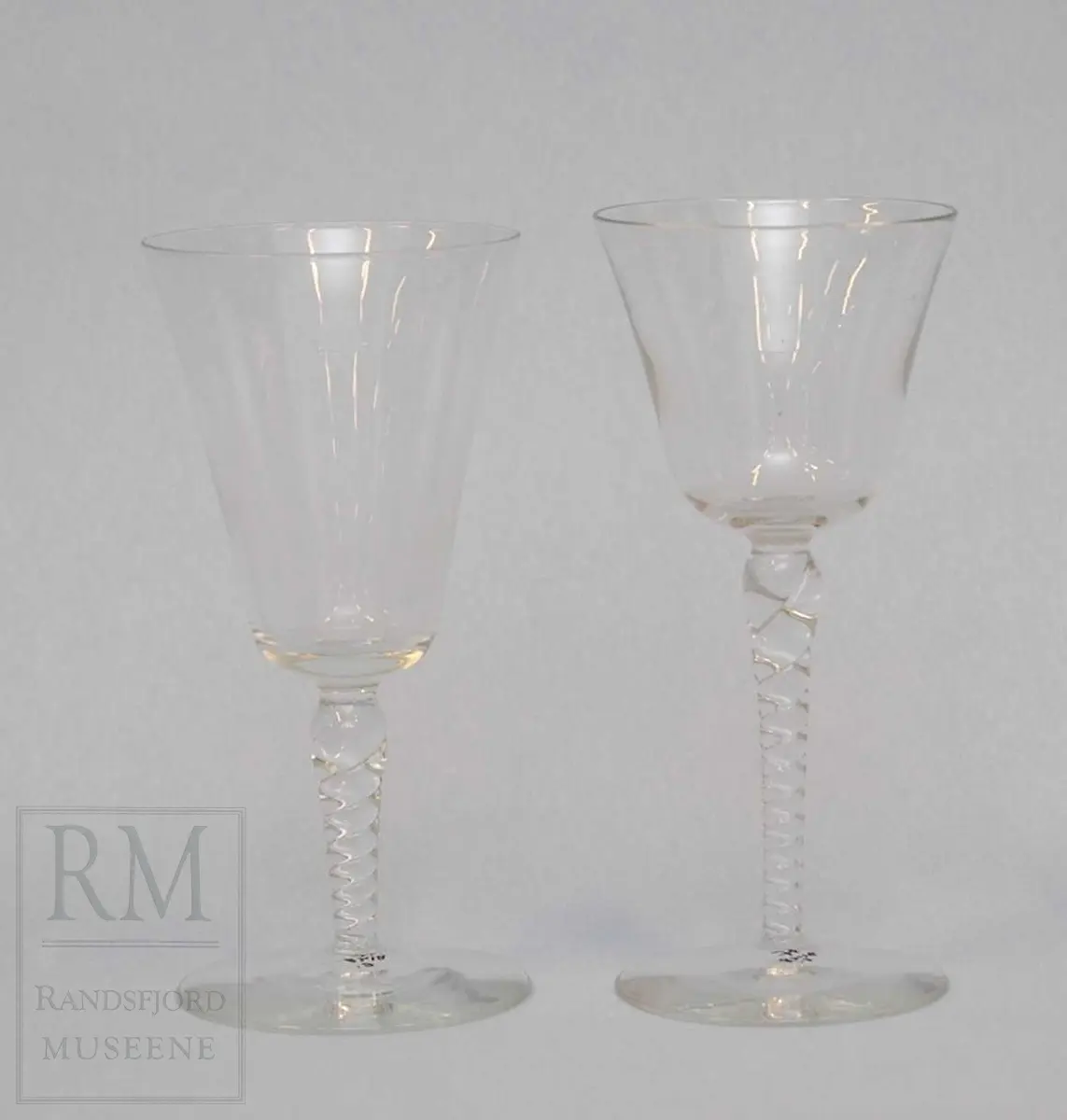 Glass-servise; LORD - Hadeland Folkemuseum / DigitaltMuseum