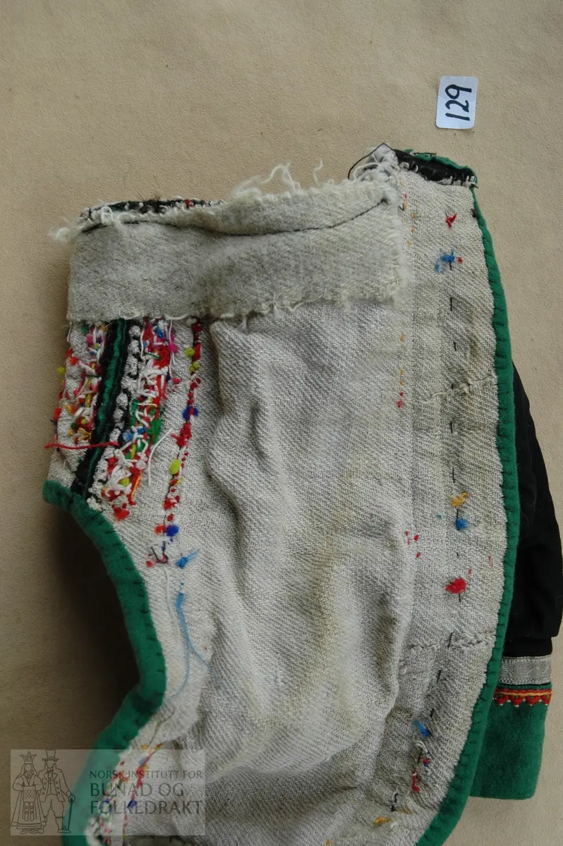 Trøye - Norsk institutt for bunad og folkedrakt / DigitaltMuseum