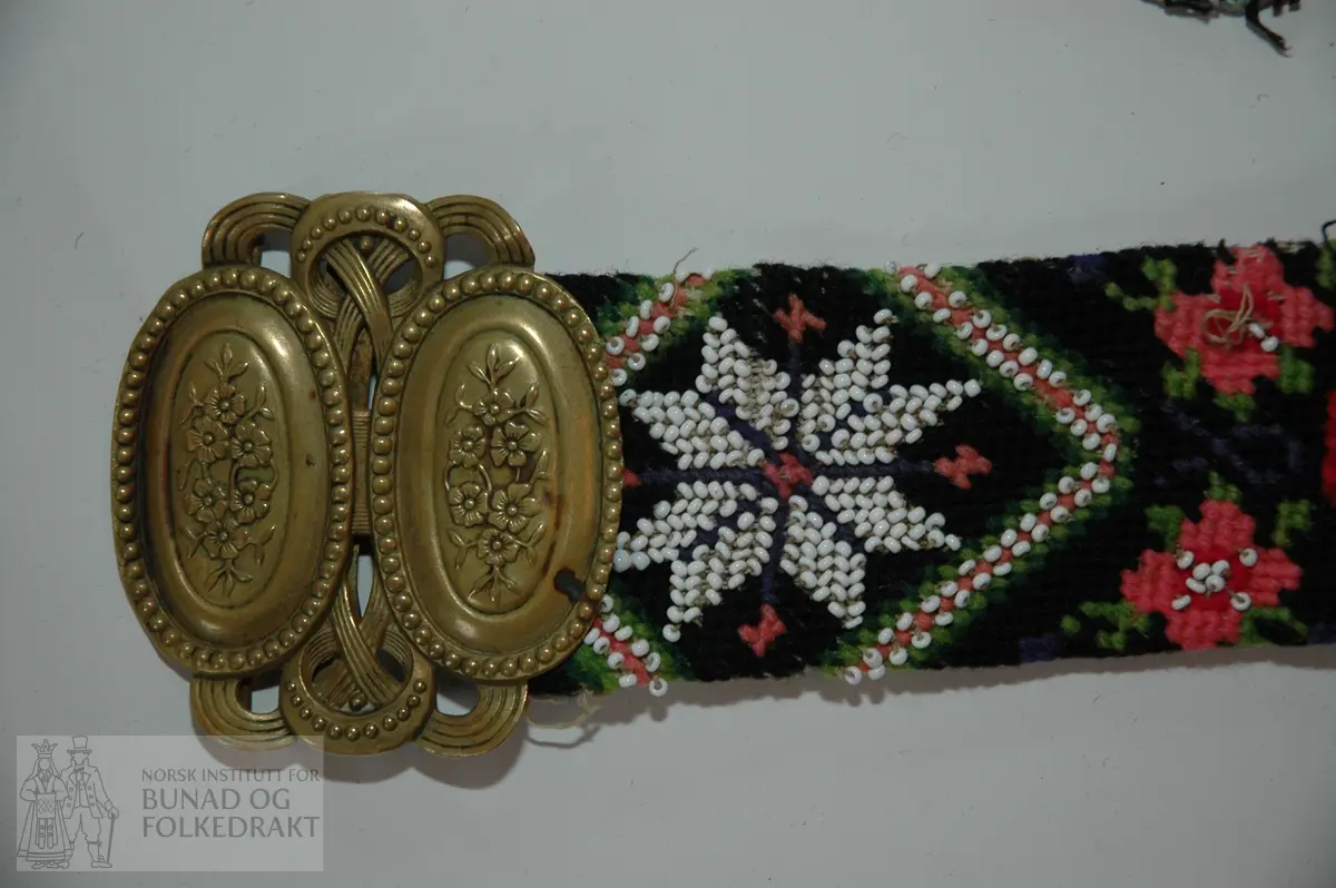 Belte - Norsk institutt for bunad og folkedrakt / DigitaltMuseum