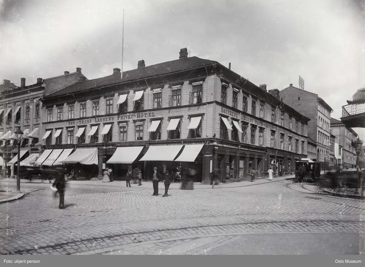 Karl Johans gate 33, revet 29.10.1897. - Oslo Museum / DigitaltMuseum