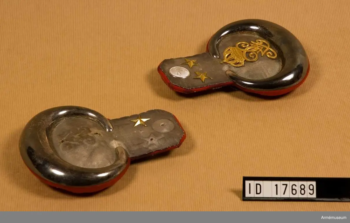 Epålett m/1860 - Armémuseum / DigitaltMuseum