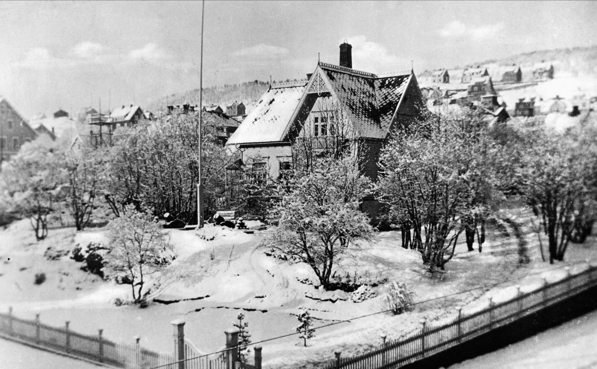 Postkort med vintermotiv fra Generalhagen i Harstad sentrum. - Sør ...