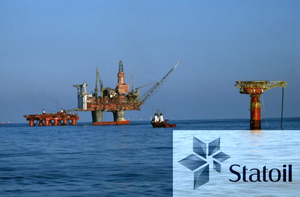Statfjord C er tilknyttet boligplattformen Kosmos, som ligger oppankret ...