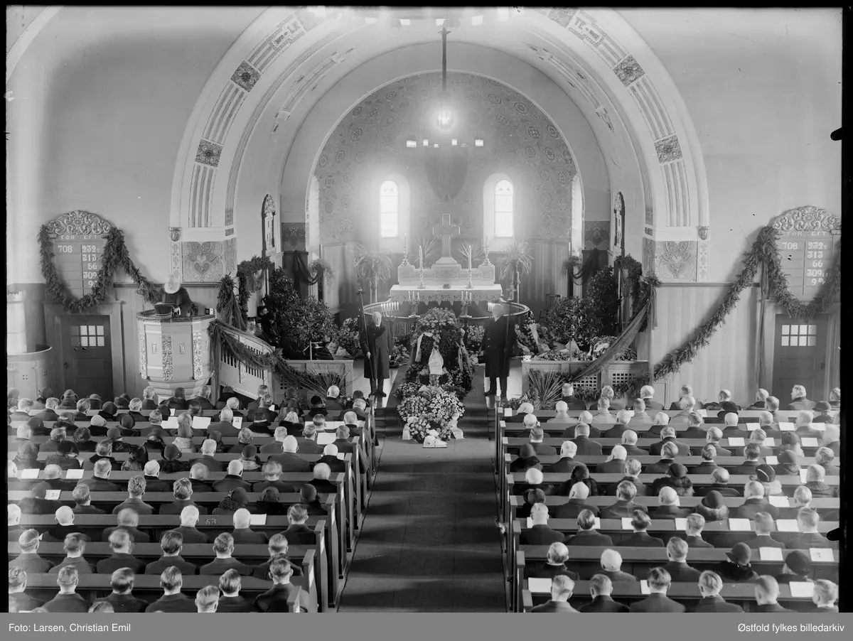 Begravelse i Tune kirke, Sarpsborg i mars 1932. Begravelsen til ...