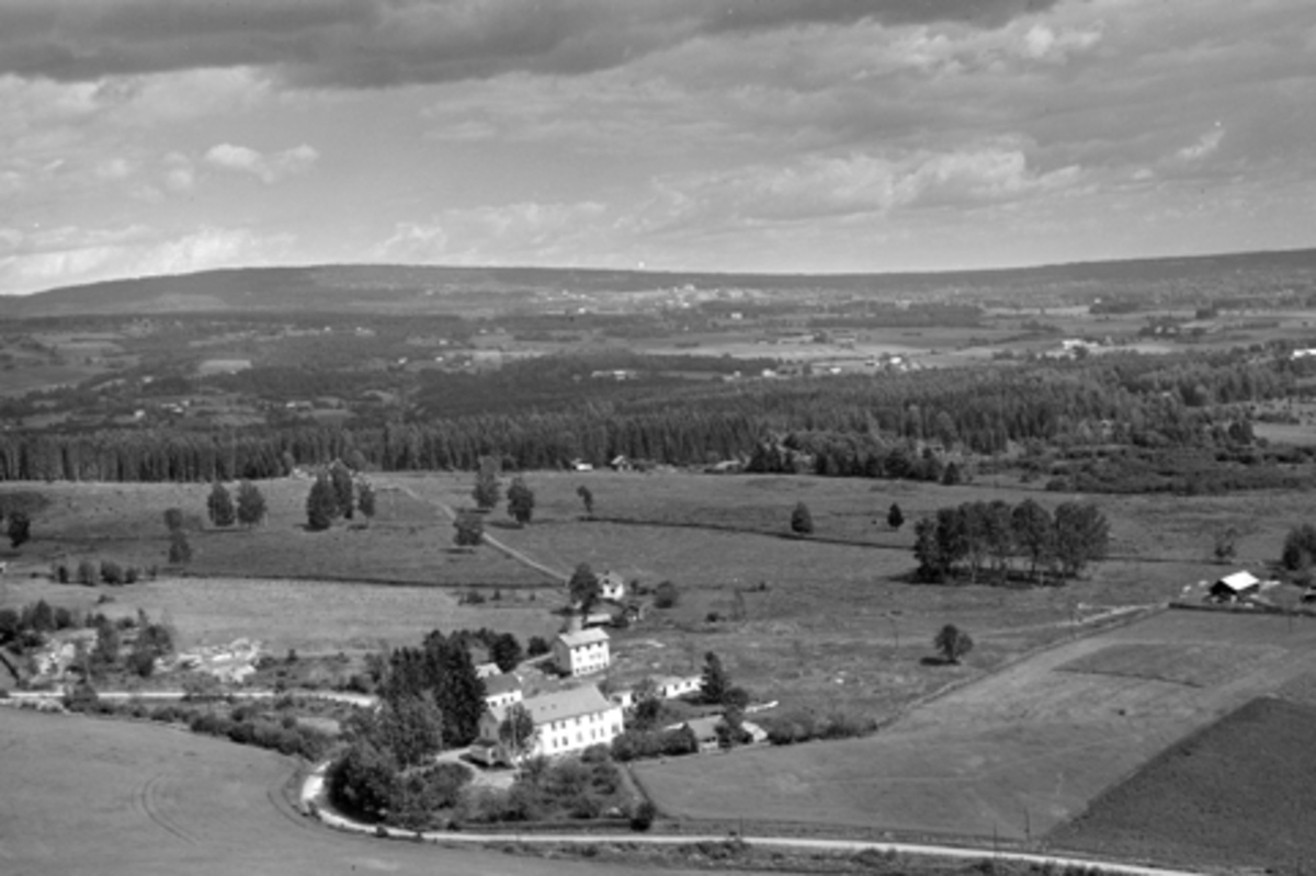 Postkort, Ringsaker, Furnes, flyfoto av Furnes Kvinneklinikk, etablert ...