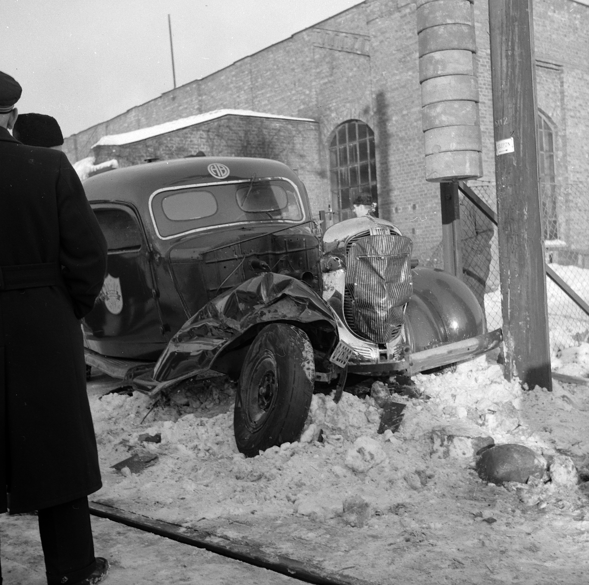 Varebil Dodge, 1936 modell, D-2806, tilhørte Hamar Bryggeri, kollisjon ...